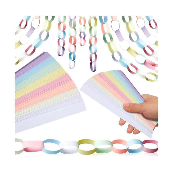 This Christmas Paper Garland Craft Is So Whimsical | Dorm Therapy