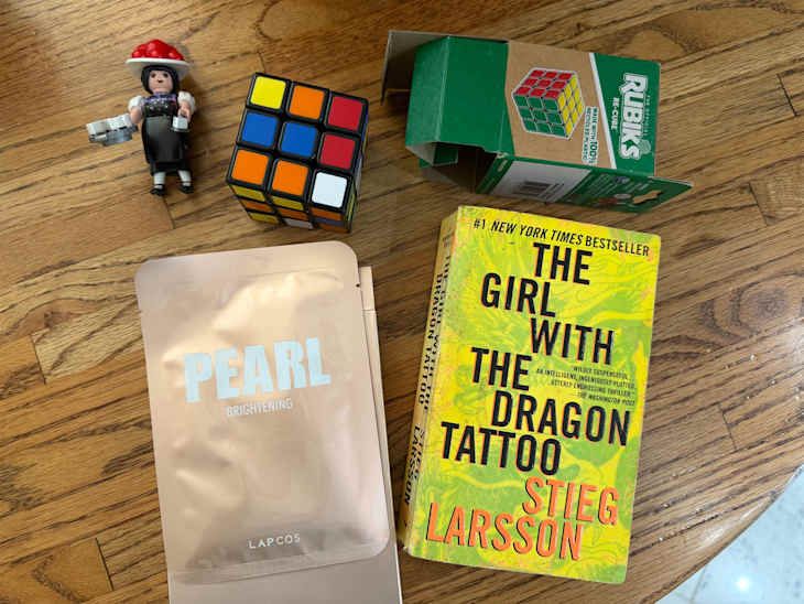 Why I Trade My Phone for an “Analog Bag” After 8 p.m. | Apartment Therapy