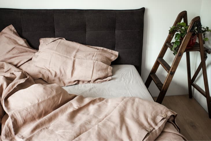 Here's Why Linen Sheets Are So Expensive | Apartment Therapy