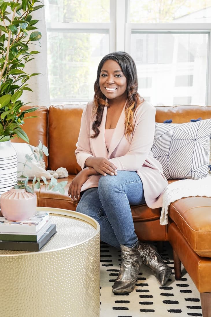 HGTV Living Room Layout Tip for a Family of 8 | Apartment Therapy