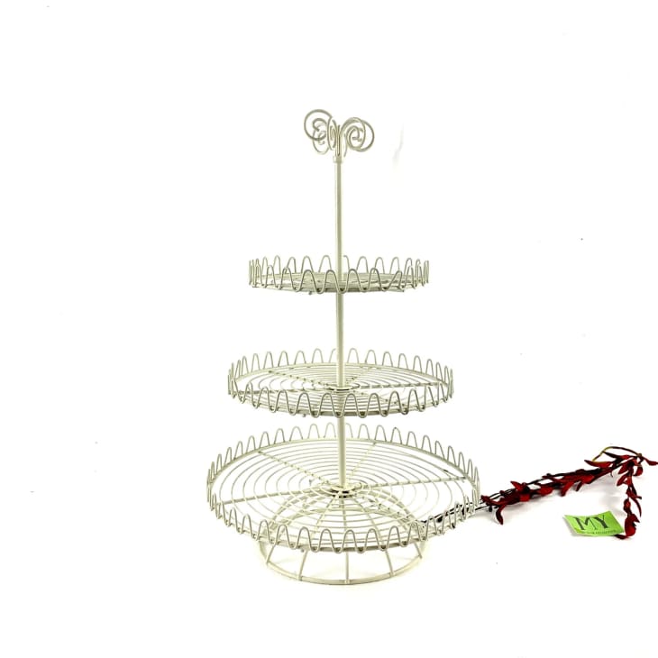 The Vintage Cupcake Stand From Hilary Duff’s Instagram | Apartment Therapy