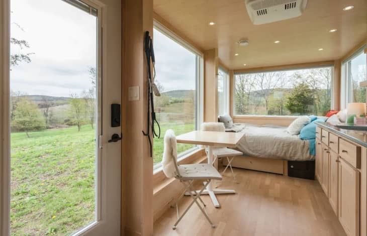 This Tiny Glass House Lets You Sleep Surrounded by Nature | Apartment ...