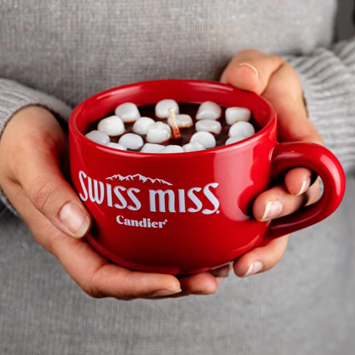 The Swiss Miss Candle Looks & Smells Like a Mug of Hot Cocoa ...