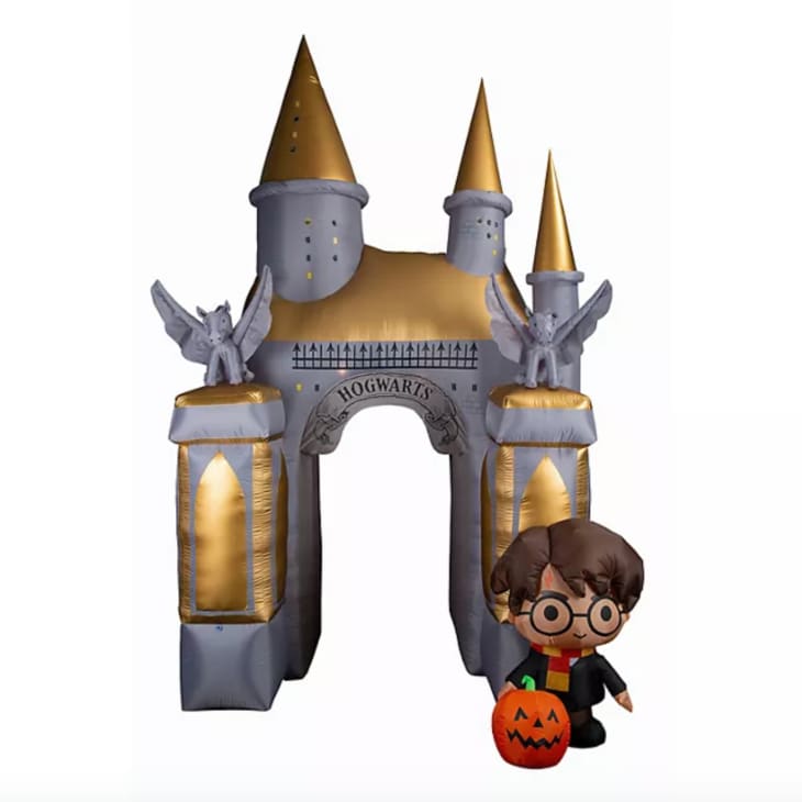 Sam's Club Hogwarts Halloween Inflatable Is Extra Magical | Apartment ...
