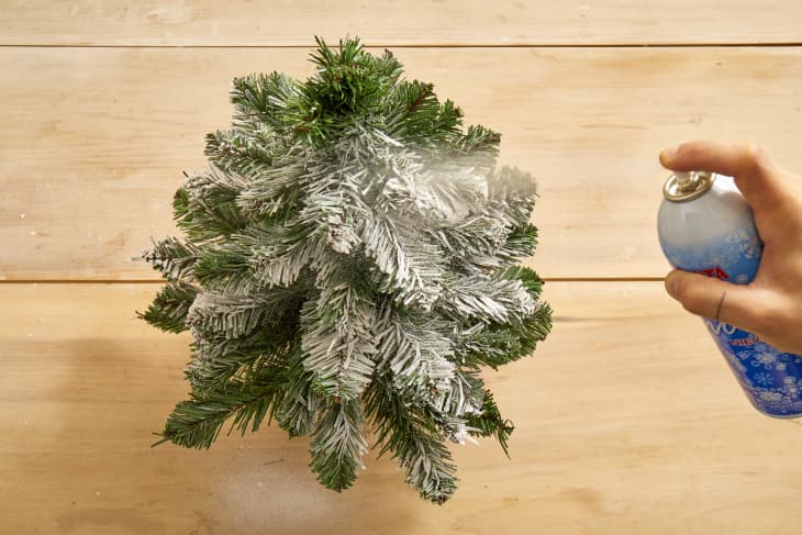 How to Flock a Christmas Tree (Real or Artificial) | Apartment Therapy