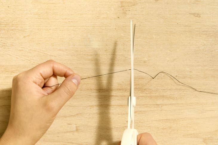 This Method for Threading a Needle Works Like “Magic” | Apartment Therapy
