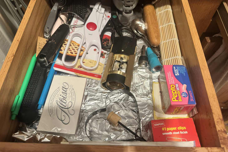 A Pro Organizer Fixed My Messy Kitchen Junk Drawer | Apartment Therapy A Pro Organizer Fixed My Messy Kitchen Junk Drawer | Apartment Therapy