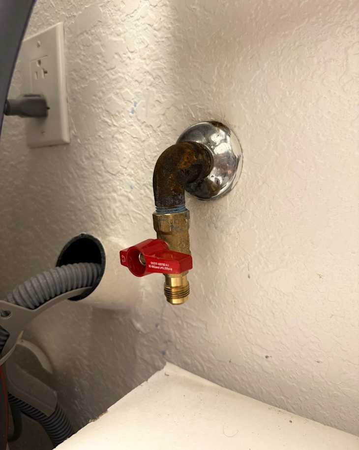 How to Tell if You Have a Gas or Electric Dryer Hookup | Apartment Therapy