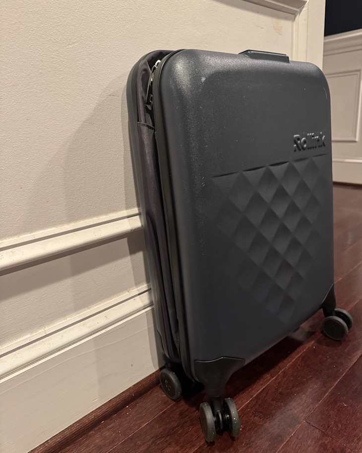 Use the "Reverse Nesting Method" to Pack a Suitcase | Apartment Therapy