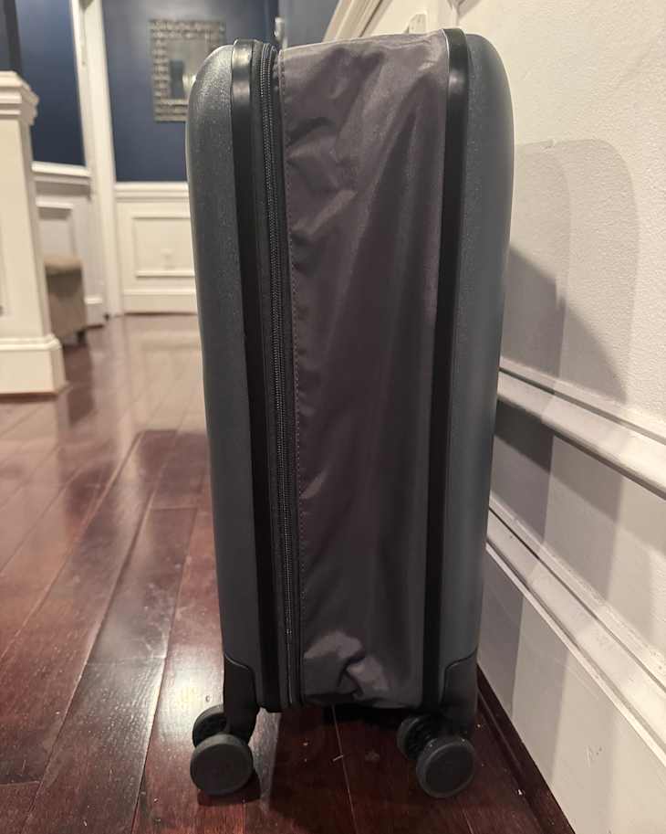 Use the "Reverse Nesting Method" to Pack a Suitcase | Apartment Therapy