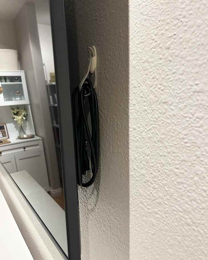 Command Cord Bundlers Are Perfect Cord Clutter Busters | Apartment Therapy