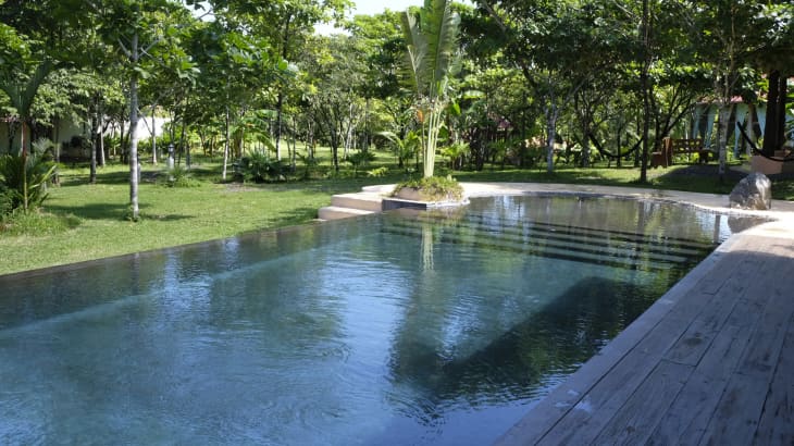 9 Cool Black Bottom Pools - Photos of Amazing Pools with Dark Floors ...