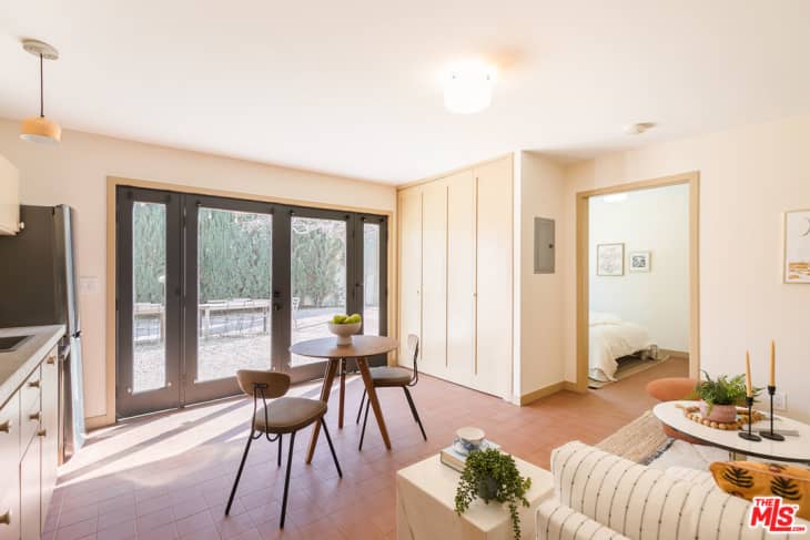 What 450 Square Feet Looks Like in a Studio vs. a Micro Home ...