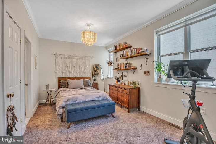 A 700 Square Foot NYC Loft vs. a Washington, D.C. Duplex | Apartment ...