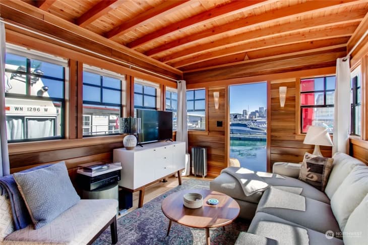 This 353-Square-Foot Seattle Houseboat Is for Sale (PHOTOS) | Apartment ...