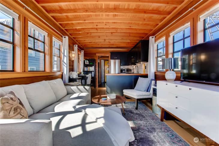 This 353-Square-Foot Seattle Houseboat Is for Sale (PHOTOS) | Apartment ...