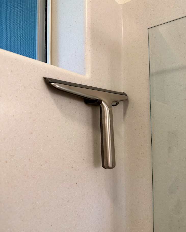 OXO’s Good Grips Squeegee Belongs in the Shower (Review) | Apartment ...