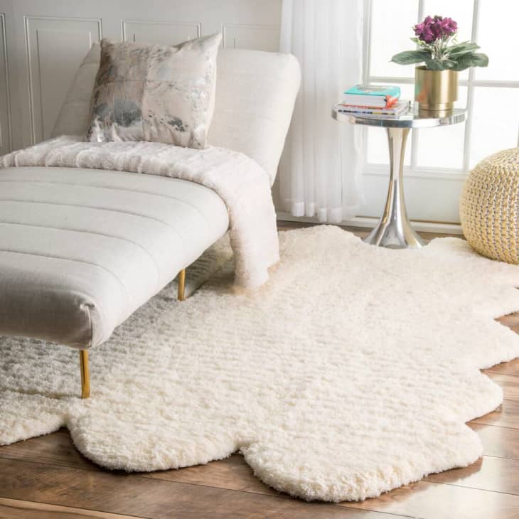 This New Rug Trend is the Easiest Way to Make Your Living Room More ...