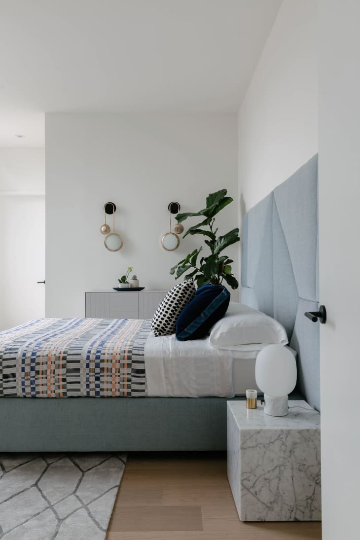 13 Small Bedroom Lighting Ideas to Brighten Up Your Space | Apartment ...