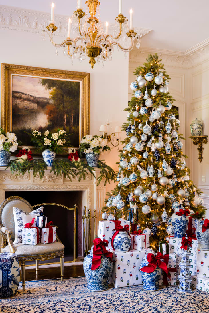 10 Christmas Color Schemes - Decorating Ideas for 2022 | Apartment Therapy