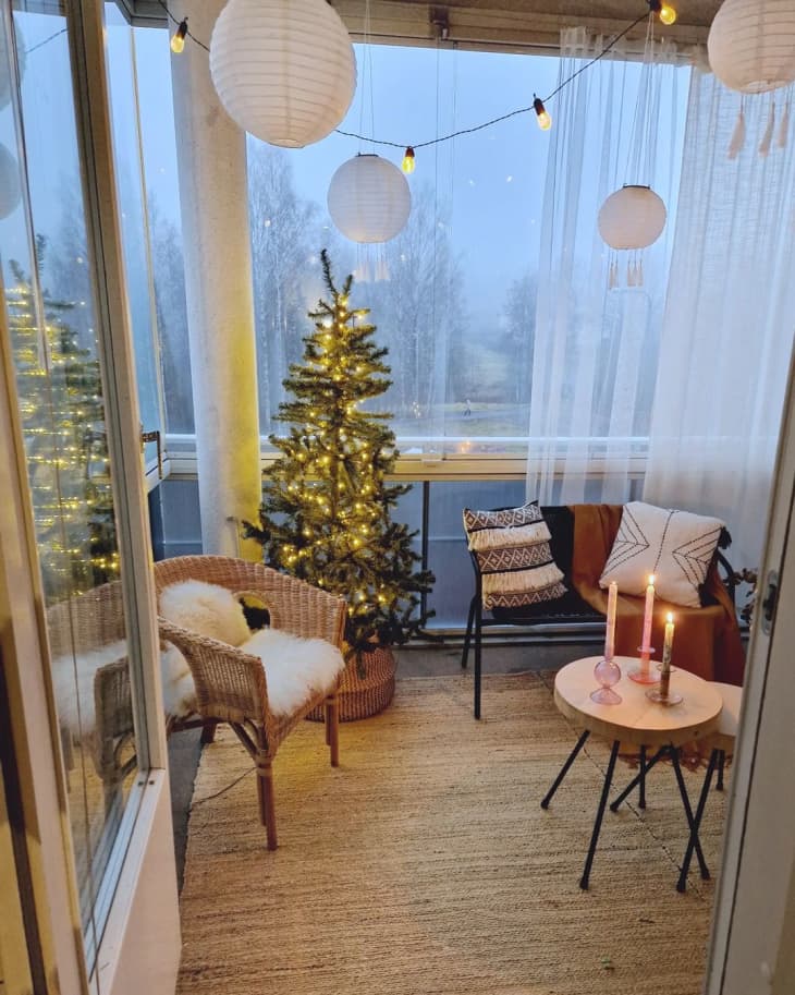 10 Christmas Balcony Decorating Ideas | Apartment Therapy