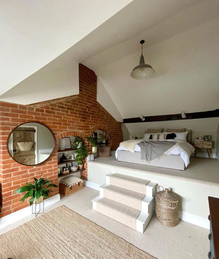 Essential bed room decoration items to complete your bedroom decor