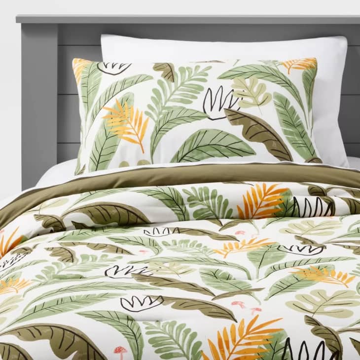 See the Kids Comforter in This Parent’s Bedroom — Photos | Apartment ...