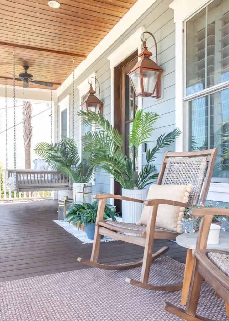 15 Stylish, Welcoming Front Porch Decorating Ideas | Apartment Therapy