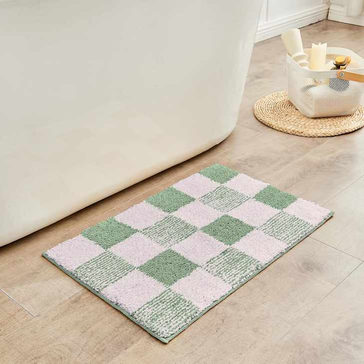 The $19 Amazon Checkered Bath Mat Is Perfect for a Tiny Bath ...