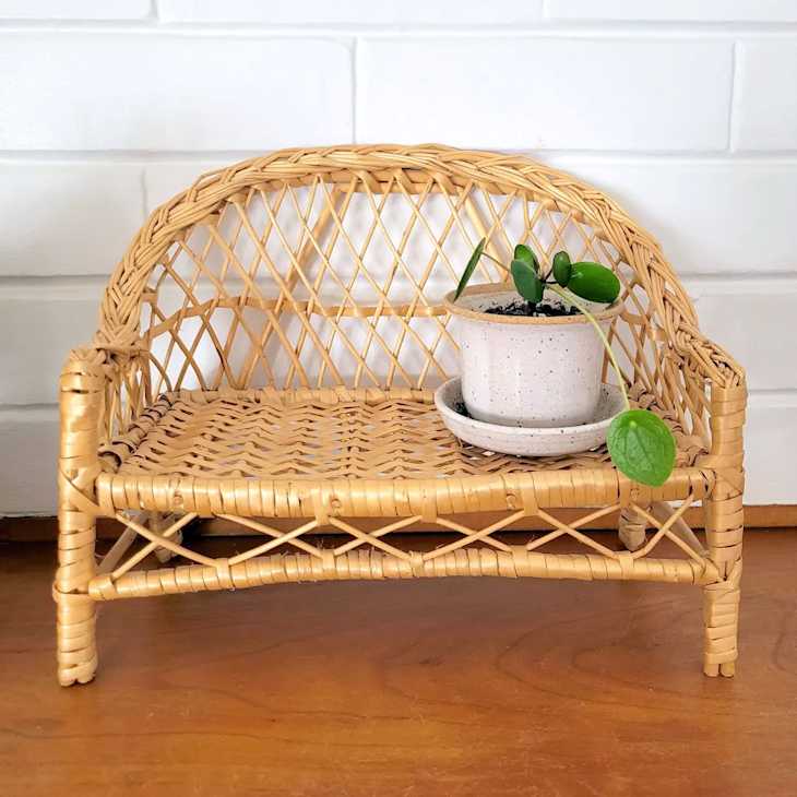 Tiny Chairs Are About to Be the Next Big 2025 Vintage Trend | Apartment Therapy