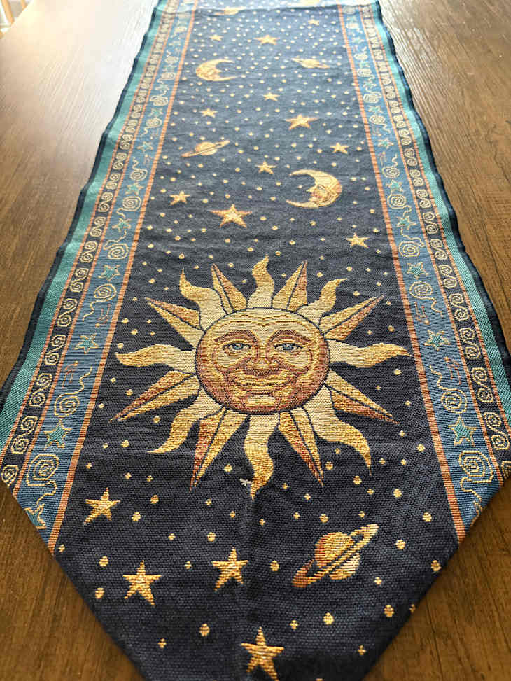 ’90s Celestial Decor Is Trending Again for Homes & Apartments ...