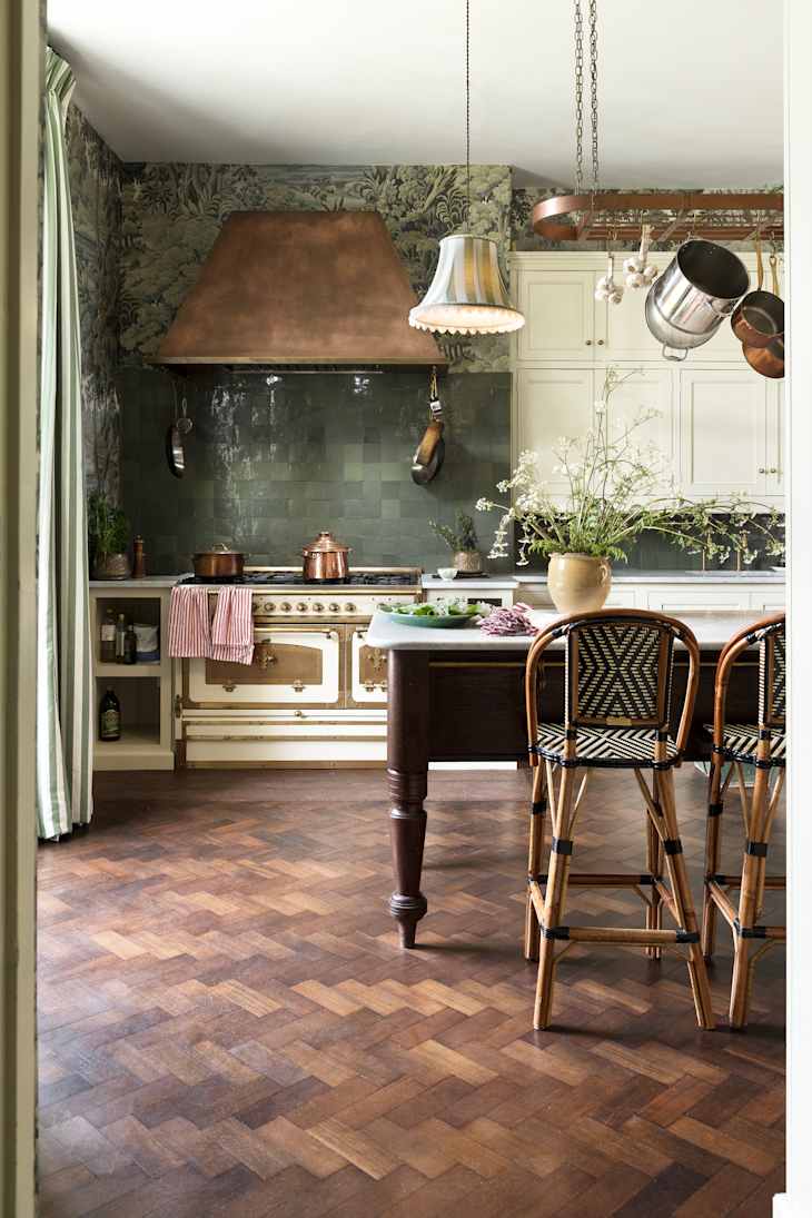 English Kitchens: What Designers Want You to Know About This Aesthetic ...