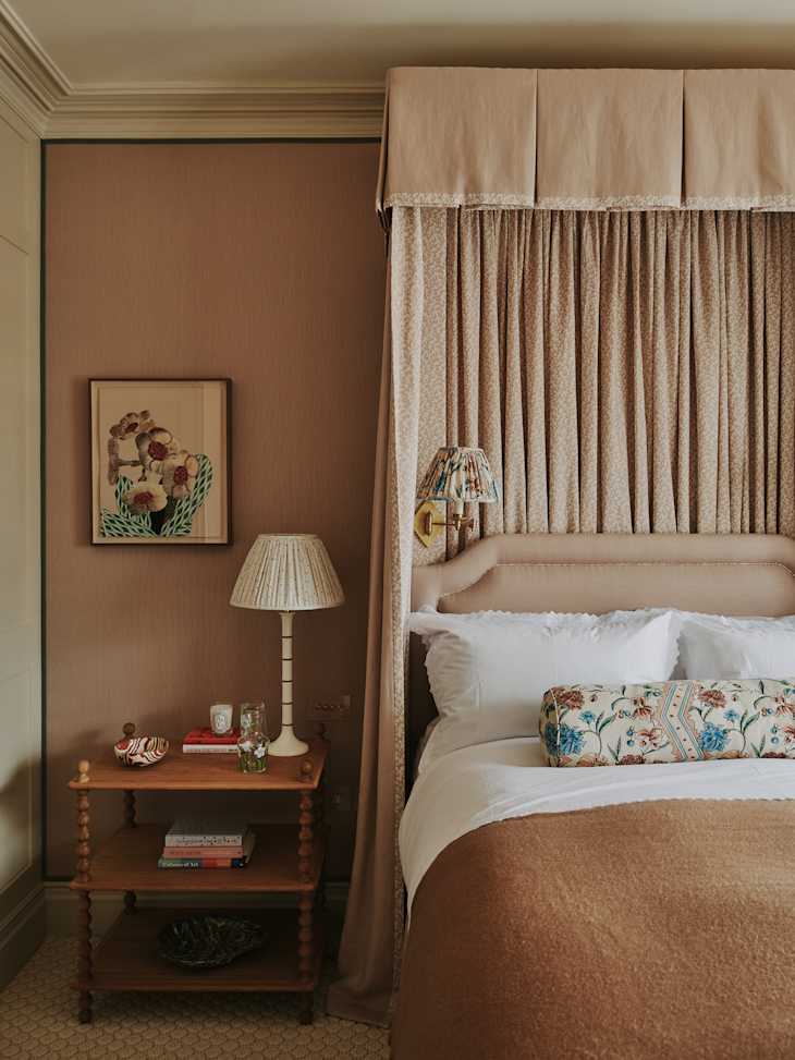 What Is a Half-Tester Bed? | Apartment Therapy