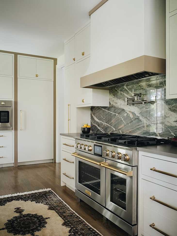 15 Scullery Kitchen Ideas for Functional Design and Layout | Apartment ...