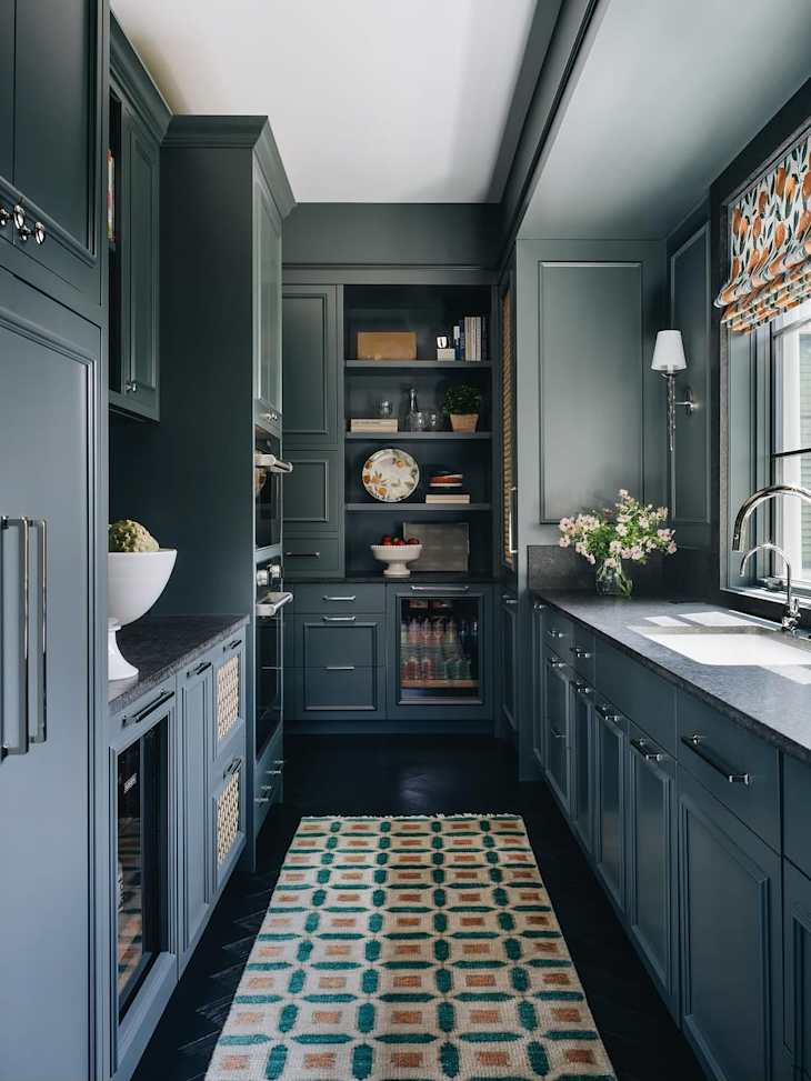 15 Scullery Kitchen Ideas for Functional Design and Layout | Apartment ...