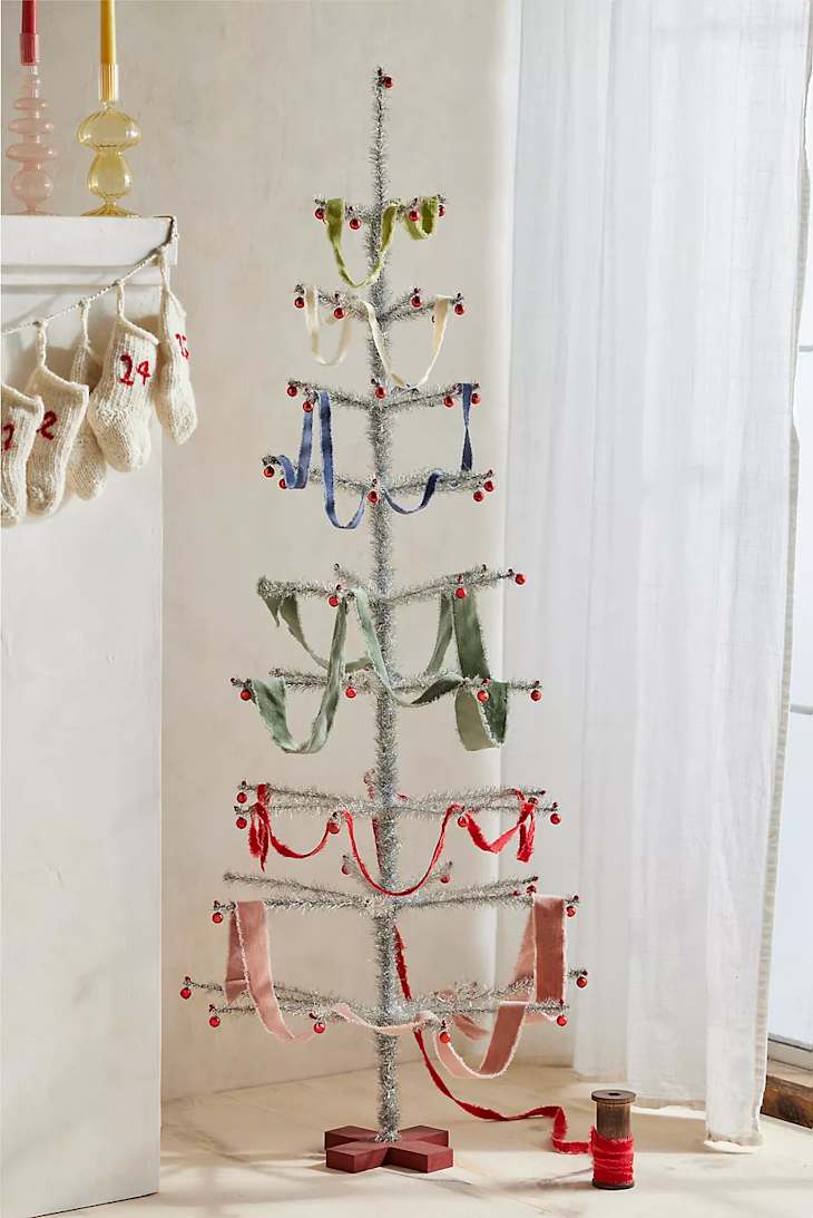 Tinsel Christmas Trees: 8 Designer Styling Tips & History | Apartment ...