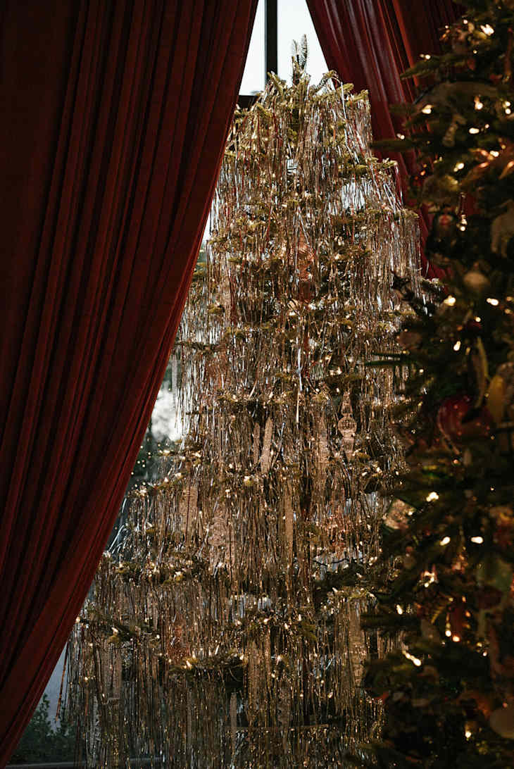 Tinsel Christmas Trees: 8 Designer Styling Tips & History | Apartment ...