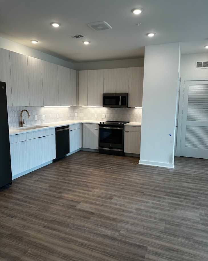 A Builder-Grade Condo Kitchen Gets a Bold Glow-Up | Apartment Therapy