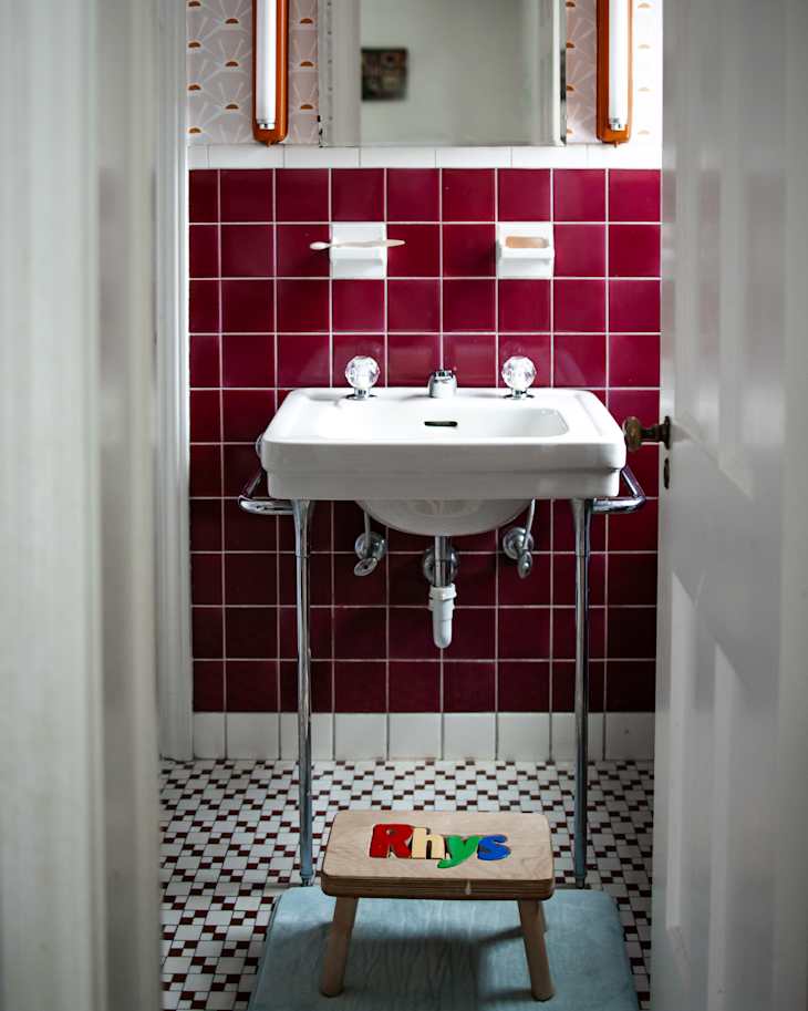 This Vintage Bathroom Makeover Has Peel-and-Stick Wallpaper | Cubby