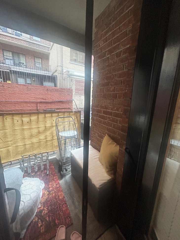 This $10 Screen Door from Amazon Keeps My Apartment Bug-Free ...