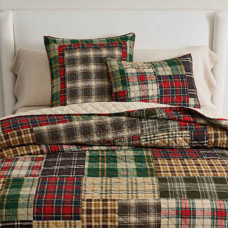10 Pottery Barn Quilts That Are Perfect for Christmas | Apartment Therapy