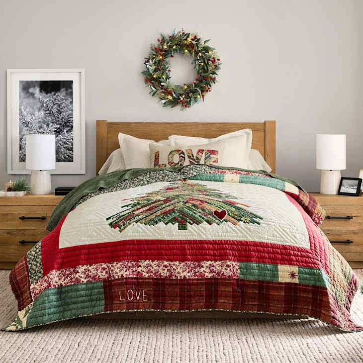 10 Pottery Barn Quilts That Are Perfect for Christmas | Apartment Therapy