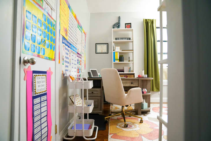 How a Teacher Turned Her Living Room into a Virtual Classroom ...