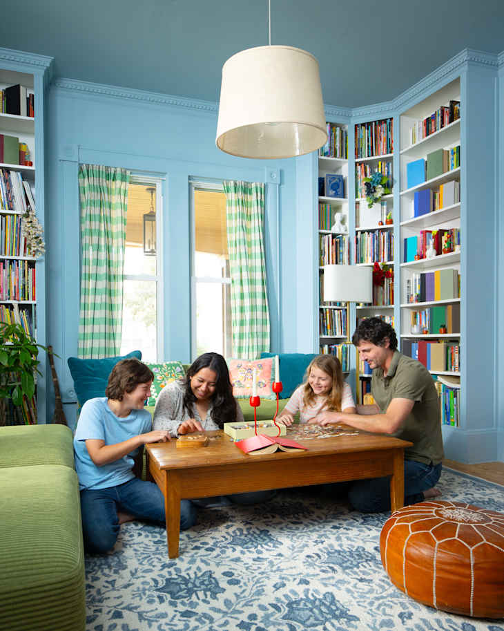 A Family Vacation Inspired This "Unplugged" Home Library | Apartment ...