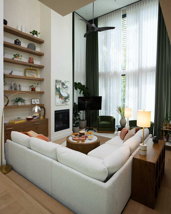 The “Apartment Therapists” Helped This Spacious Living Room Get Ready ...