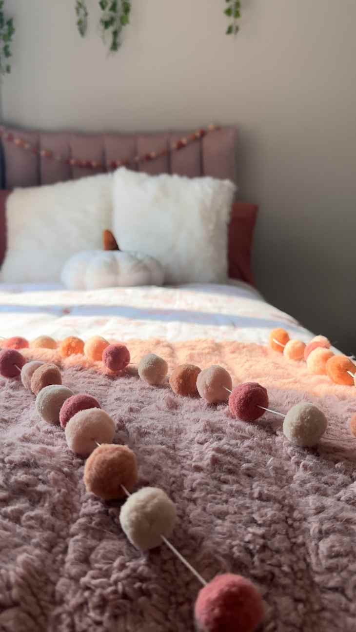 31 Cozy Aesthetic Room Ideas for the Comfiest, Homiest Vibe | Apartment ...