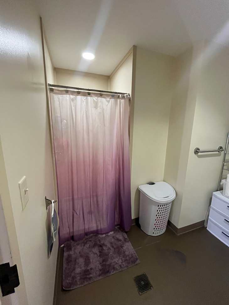 8 Smart Tips to Make Your Dorm Bathroom Cute & Functional | Dorm Therapy