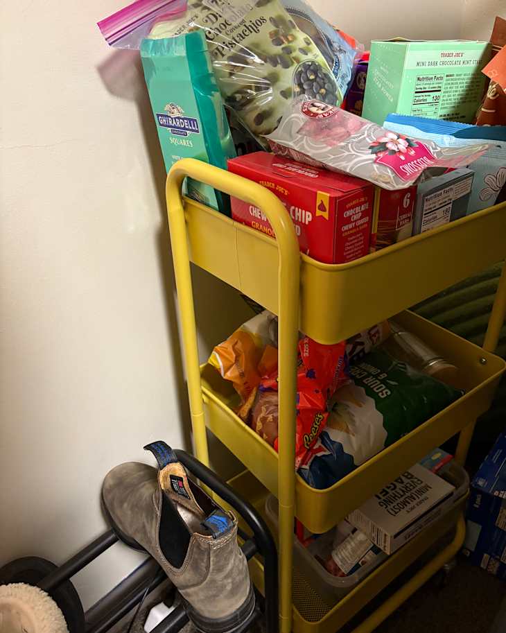 8 Pro Tips for Organizing a Dorm Mini Fridge and Food Area | Dorm Therapy