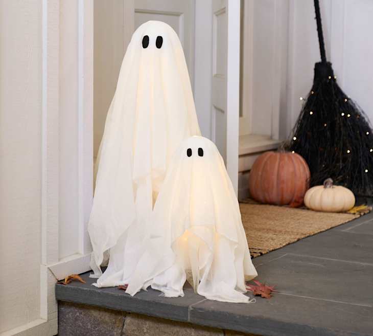 This Cute Sherpa Ghost DIY Is the Coziest Halloween Decor | Apartment ...
