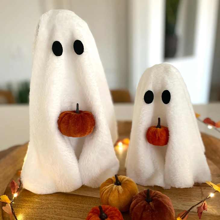 This Cute Sherpa Ghost DIY Is the Coziest Halloween Decor | Apartment ...